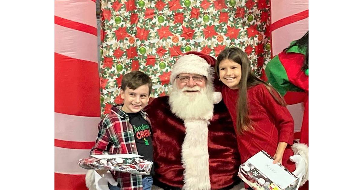 Santa Improvises after Rain Cancels Flight into Hillsborough Airport ... Santa Improvises after Rain Cancels Flight into Hillsborough Airport ...