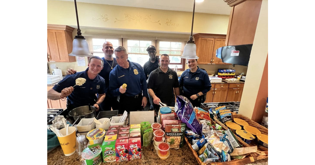 Elizabeth Police Officers Sponsors Ronald McDonald House Meals ... Elizabeth Police Officers Sponsors Ronald McDonald House Meals ...