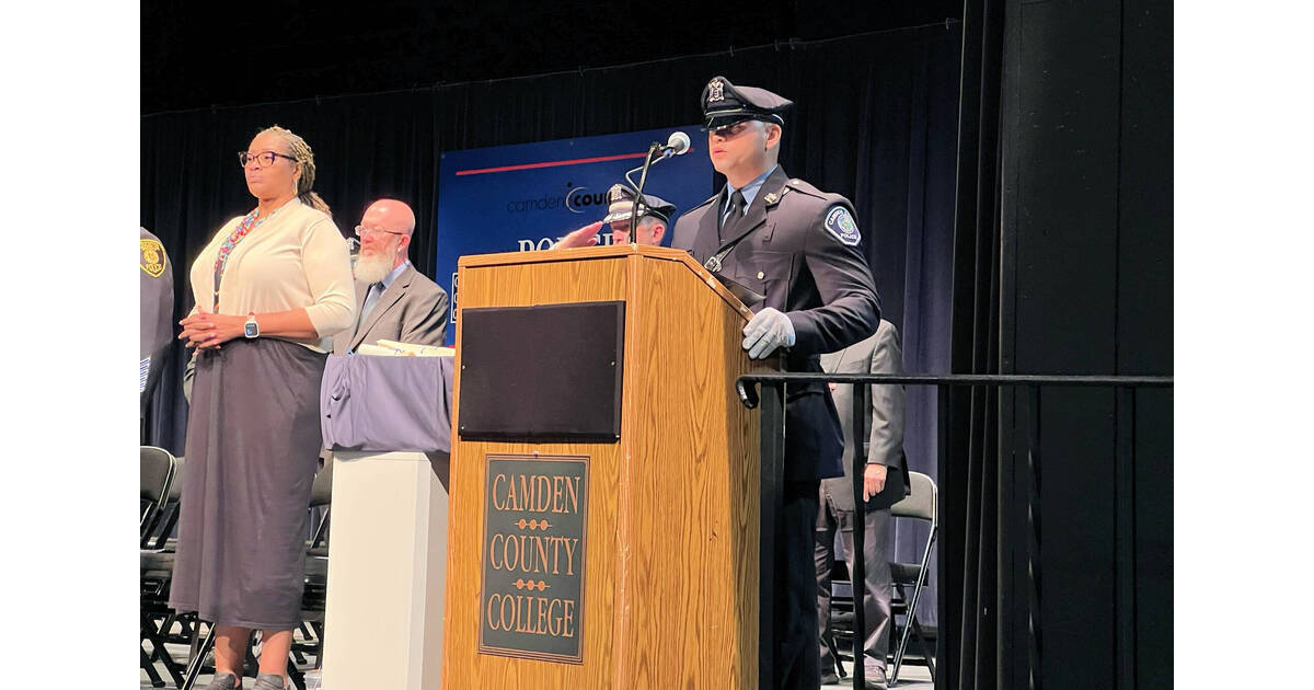 El CCPD gradúa a 12 nuevos agentes mientras afronta el reto de la ...