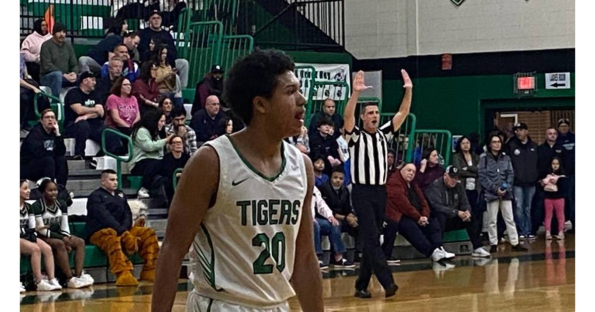 Dean Puts Tigers on His Back as SPHS Hoops Edges Summit in OT in N2G3 ...