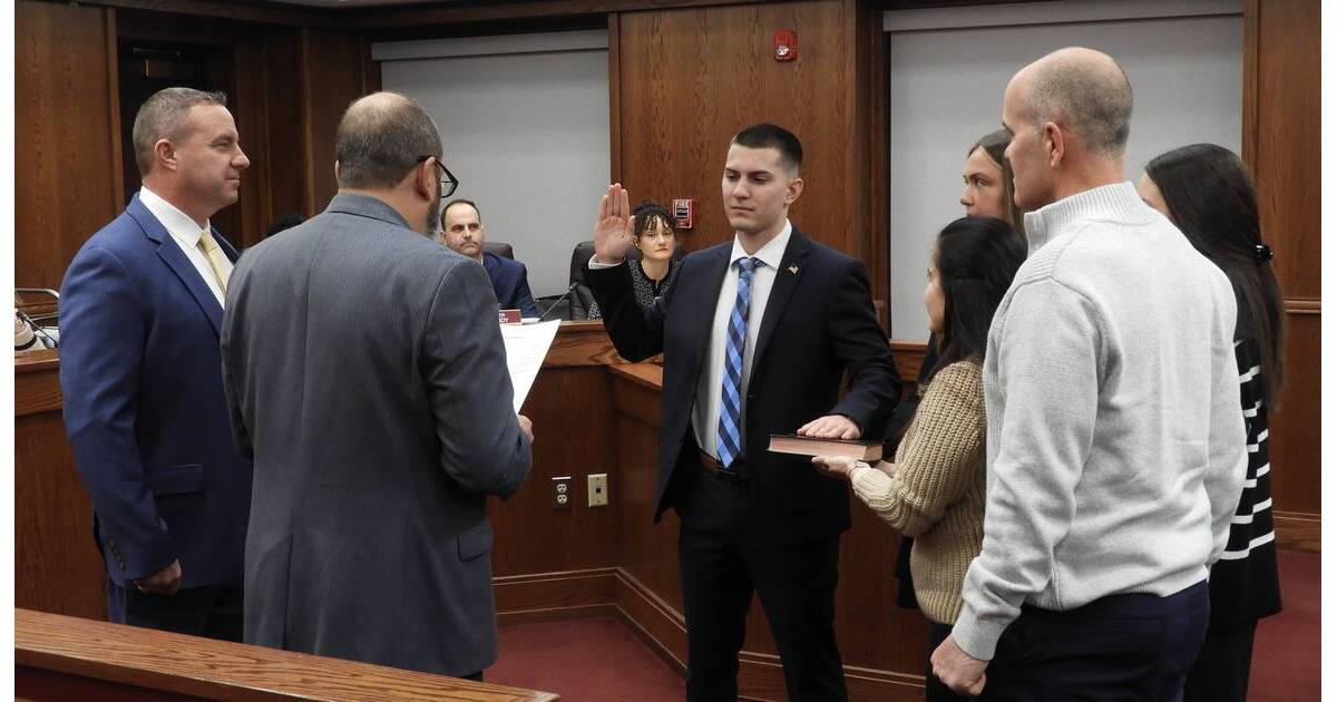 Red Bank Mayor Swears in New Police Officers – Chief Frazee: “Integrity means a lot in your ...