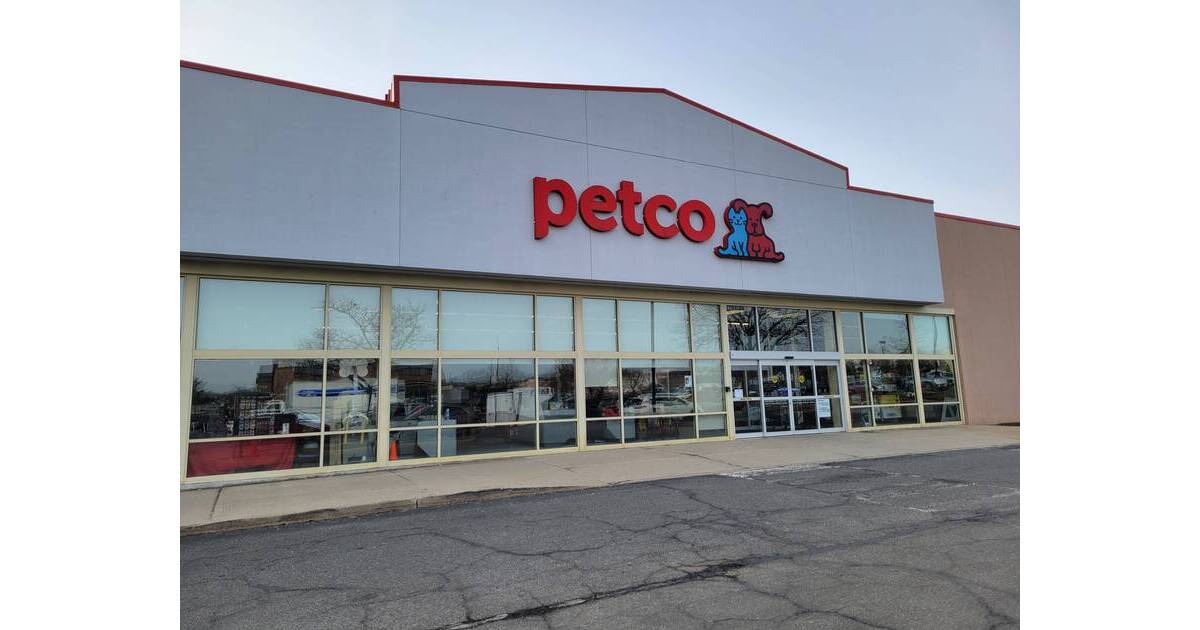Edison Petco Closing in January, Offering Customers Discount Prices ...
