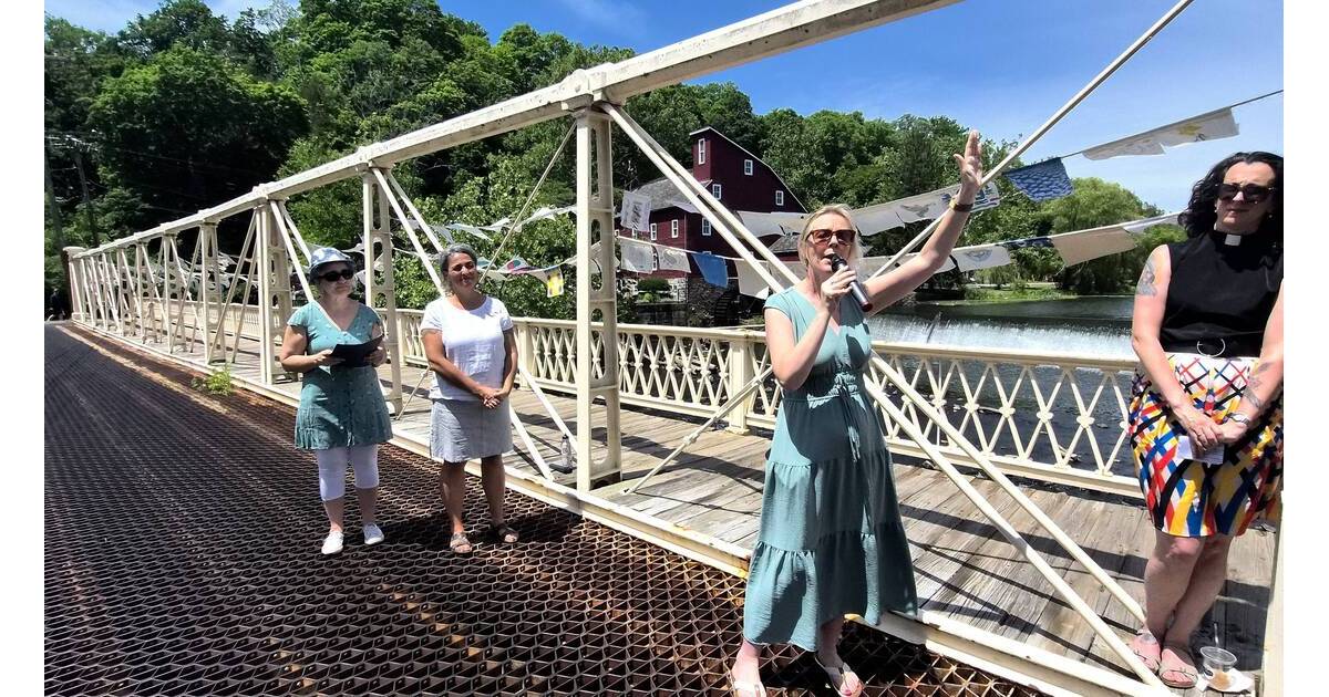 VIDEO Feature + Photos: 'Mill to Mill’ Peace Flag project opening ...