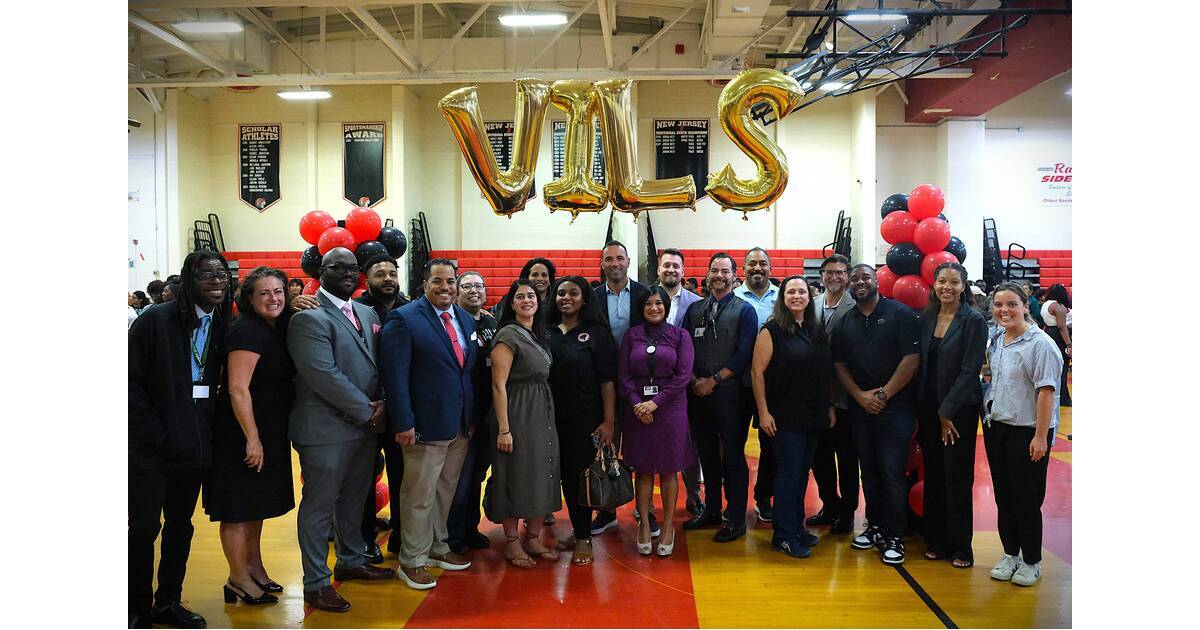 Verizon Device Rollout Takes Place at Rahway Academy and High School ...