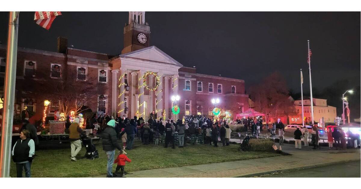 West Orange Mayor McCartney Hosts Annual Tree Lighting Ceremony | West ...