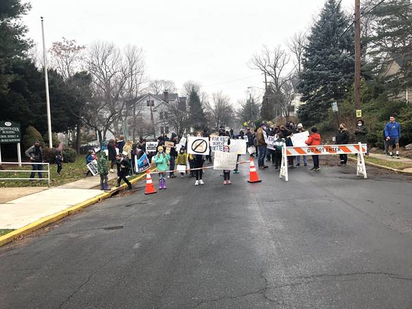 Parents Rally at District Administration Building to Reopen Schools ...