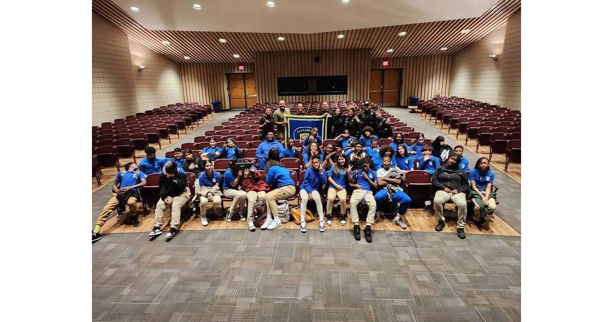 Elizabeth Police Officers Presented Youth Empowerment Program to School ...