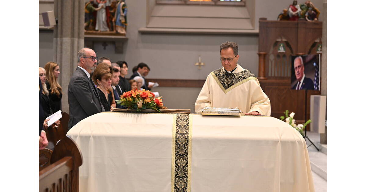 Thousands Pay Respects at Funeral of Congressman Bill Pascrell at St ...
