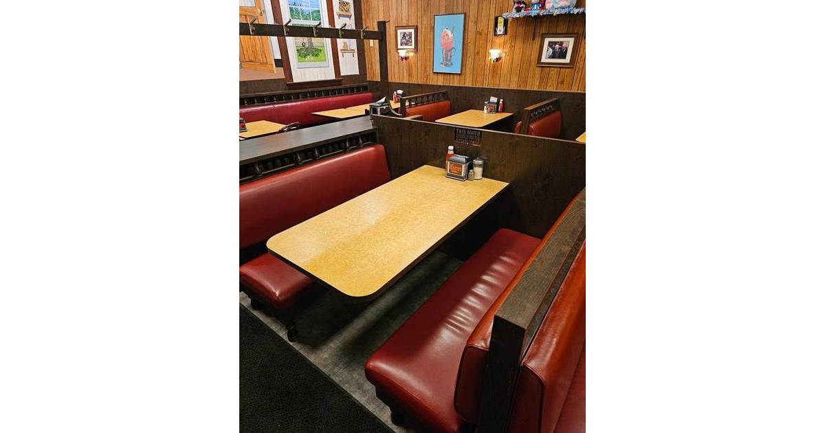 Fuhgettaboutit! Famous Sopranos Holsten's Booth Up For Auction ...