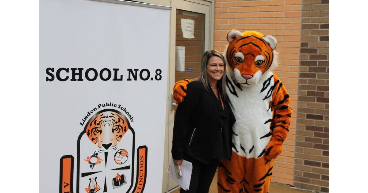 School No. 8 Welcomes Families Back with Special Treats and Excitement ...