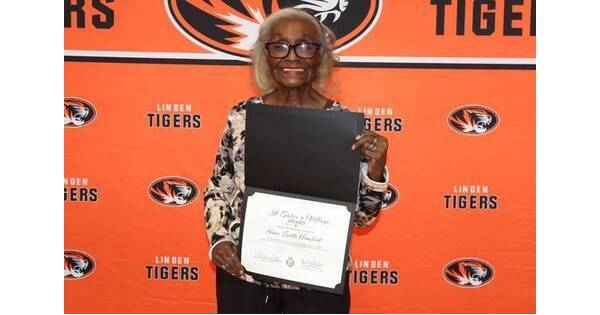 𝐀 𝐋𝐞𝐠𝐚𝐜𝐲 𝐨𝐟 𝐊𝐢𝐧𝐝𝐧𝐞𝐬𝐬 𝐚𝐧𝐝 𝐒𝐞𝐫𝐯𝐢𝐜𝐞: 𝐋𝐢𝐧𝐝𝐞𝐧 𝐇𝐨𝐧𝐨𝐫𝐬 𝐀𝐧𝐧𝐚 𝐋𝐮𝐜𝐢𝐥𝐥𝐞 𝐀𝐫𝐦𝐬𝐭𝐞𝐚𝐝 ...