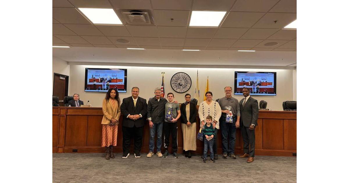 Mt. Laurel Honors Winners of 2024 "Deck the House" Holiday Decorating ...