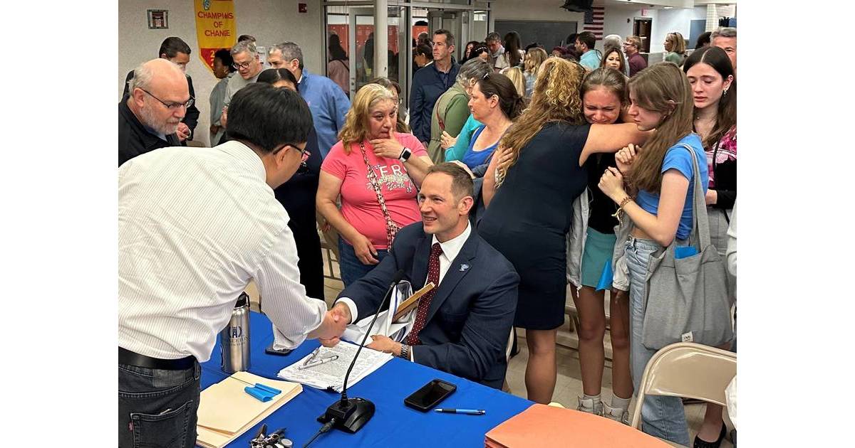 In a Meeting Filled with Cheers, Jeers, and Some Tears, Princeton Board ...