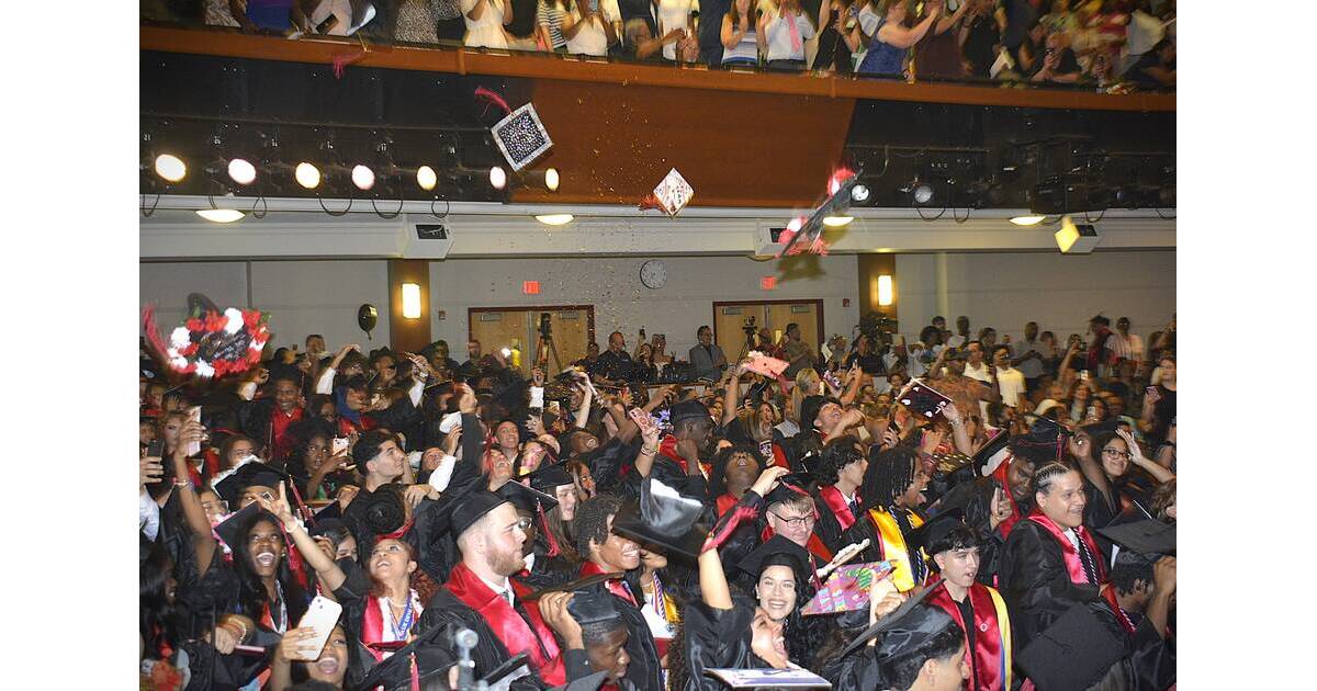 Congratulations, Rahway High School Class of 2025! [PHOTOS] | Rahway ...