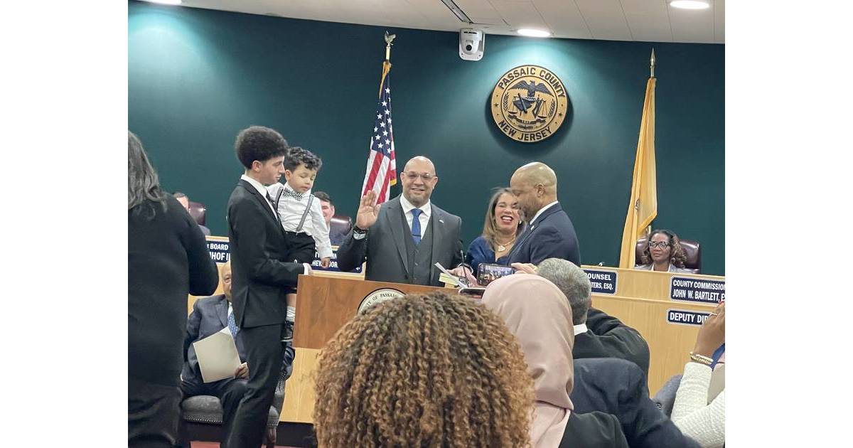 Orlando Cruz Sworn-In as New Passaic County Commissioner | Paterson, NJ ...