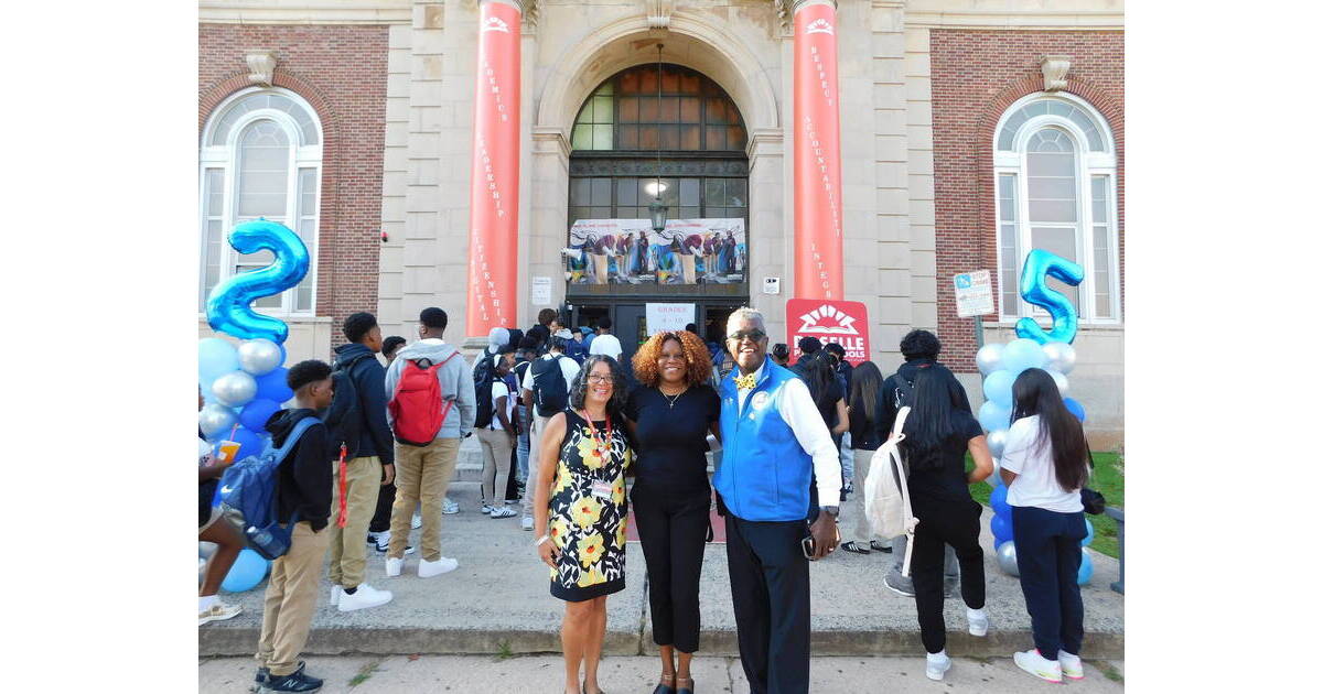 Roselle Public Schools Welcomes Students Back for the First Day of ...