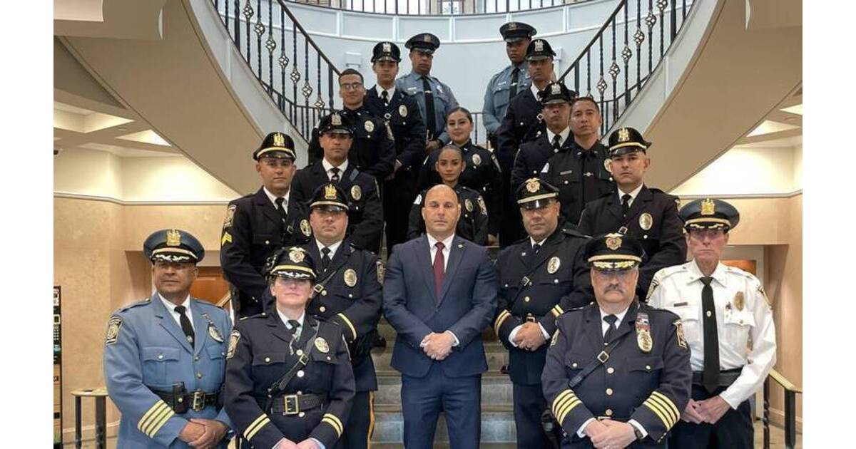 El Departamento de Policía de Perth Amboy celebra los logros de los ...