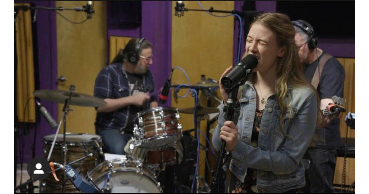 Rising Star Singer-Songwriter Julia Crafton Performs in Nutley Little ...