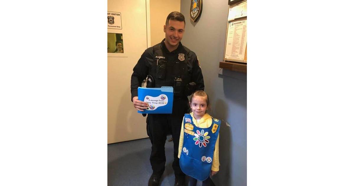 Kenilworth Daisy Troop Delivers Appreciation Cards to Police Department ...