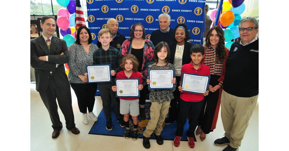 Essex County Executive Welcomes Student Artists to Essex County Martin ...