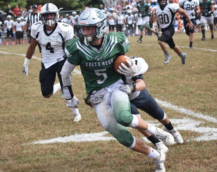 Football: Late turnover hurts Colts Neck in battle of unbeatens against ...