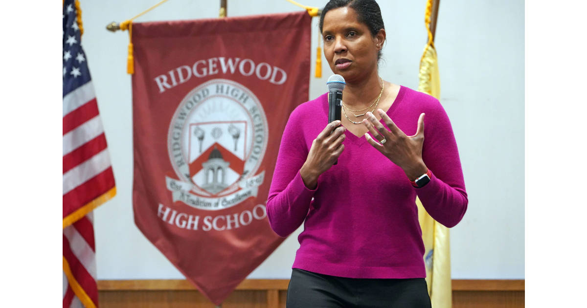 Ridgewood High School Students Receive Speech From Soccer Icon and Gold ...