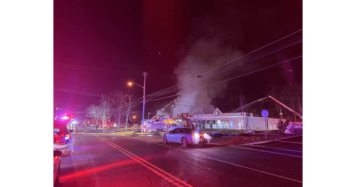Sunday Night fire sets shopping center in Clinton Town ablaze, Open ...