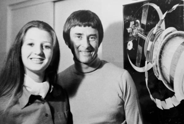 Jeff Bezos, Inspired by Princeton's Gerard O'Neill, Aims for Space ...