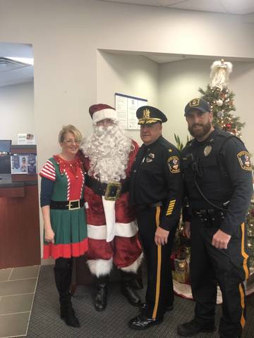 Santa and the Wood-Ridge Police Department Visit with Children ...