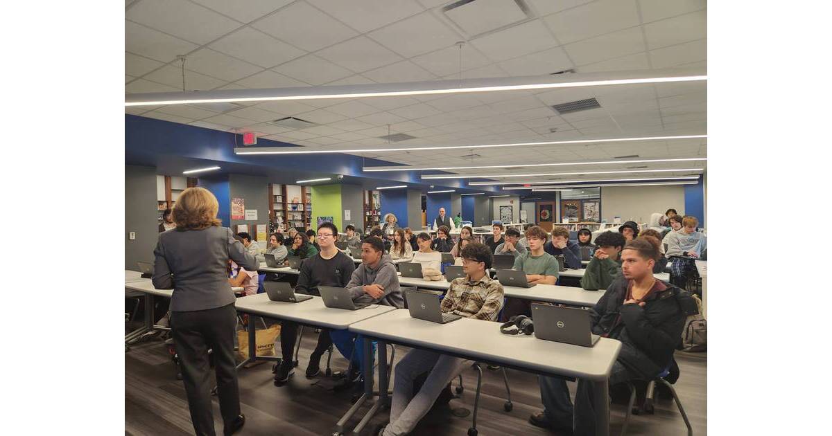 Hawthorne High School Students Participate in Annual "Hour of Code" for ...