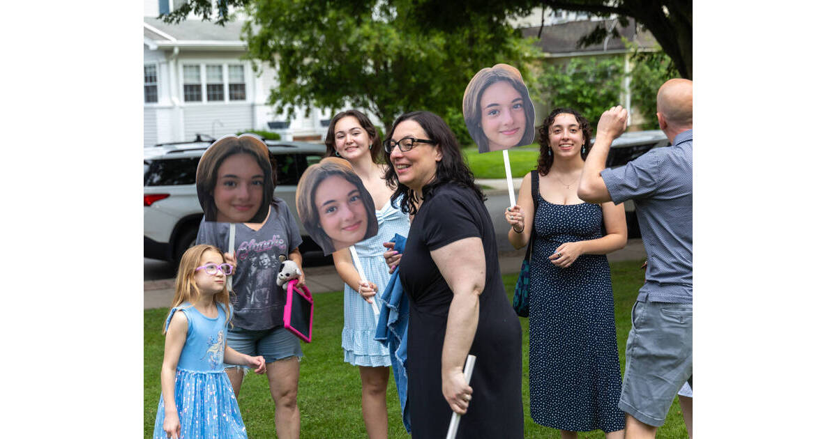 Hawthorne High School Class of 2025 Graduates in Ceremony Full of ...