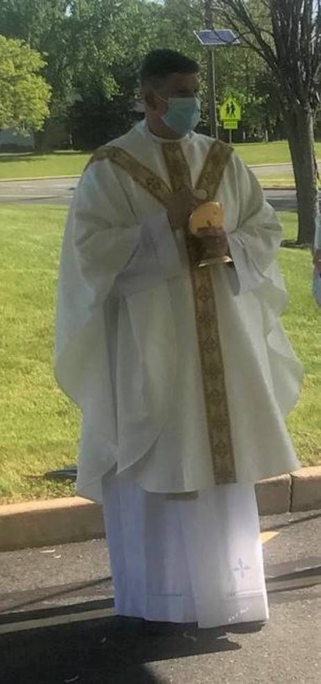 Hillsborough Priests Extend Communion to Drive-Through Worshipers - TAPinto