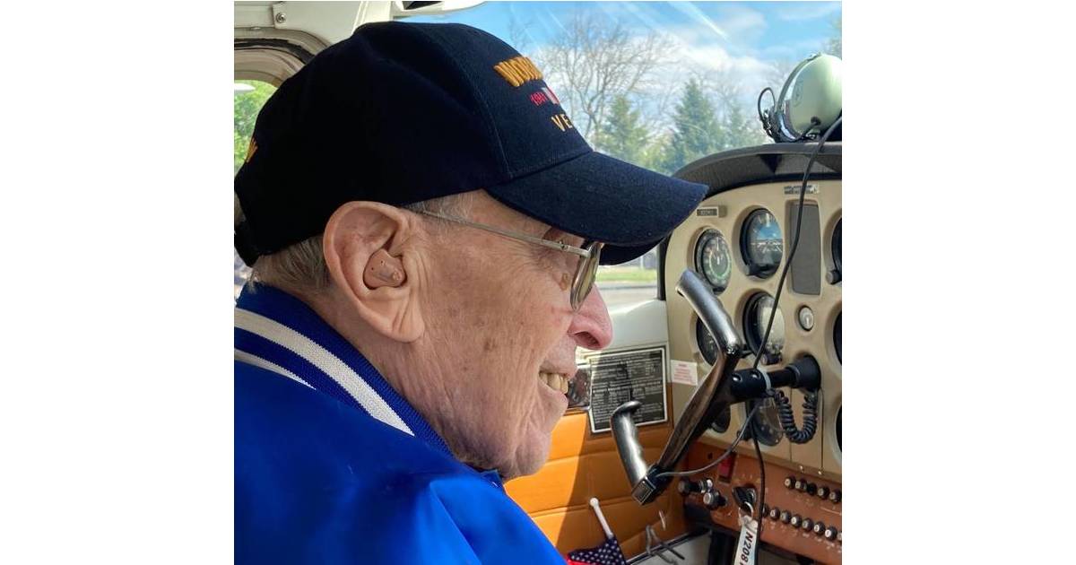 WWII Aviator Boards Plane in Hillsborough For Flight Around Statue of ...