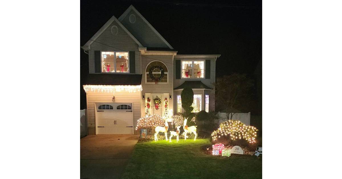 Cast a Vote for Helmetta's Holly Jolly House Decorating People's Choice ...
