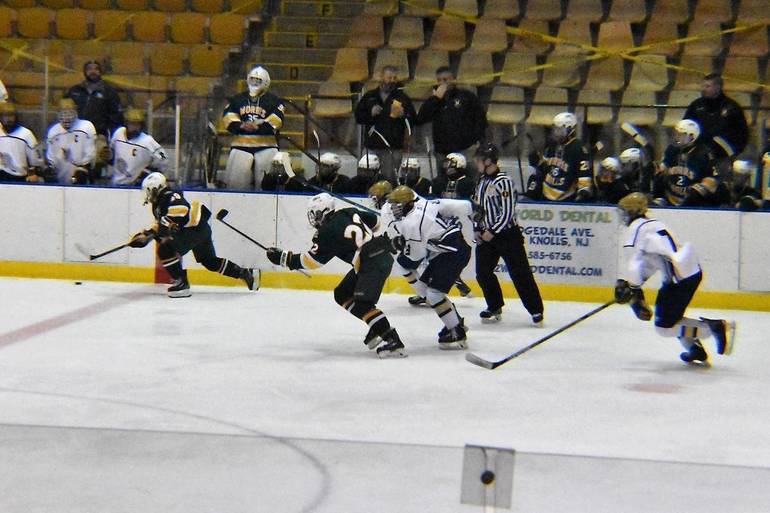 Ice Hockey: Morris Knolls Dominates Roxbury, 6-1 | TAPinto