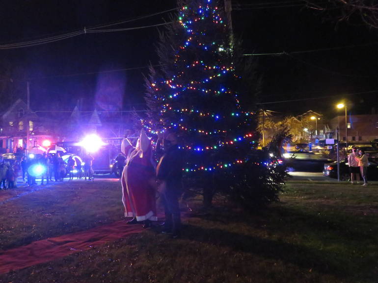 Town of Newton Celebrates Christmas With 2020 Tree Lighting | TAPinto