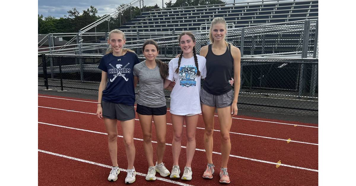 Chatham Girls 4x400 Relay of Hoffelder, Spoor, Nacinovich, O'Donnell ...