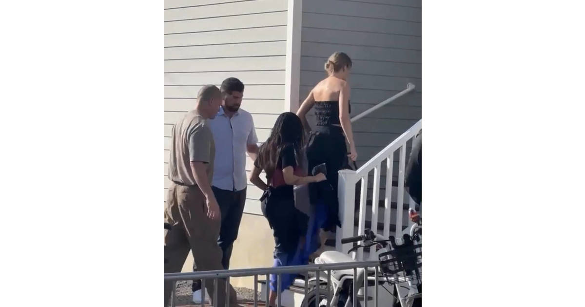 Taylor Swift Spotted with Channing Tatum & Zoë Kravitz Entering Popular ...