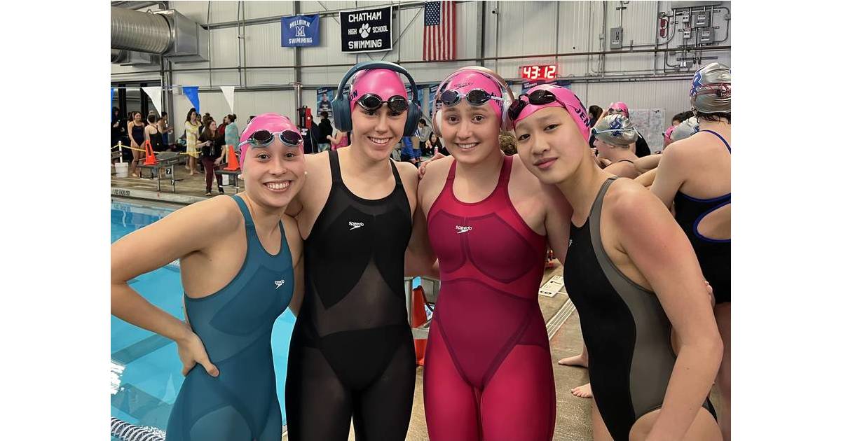 Madeline Crawford, Gloria Jeng, Flora Jeng and Alison Barton help ...