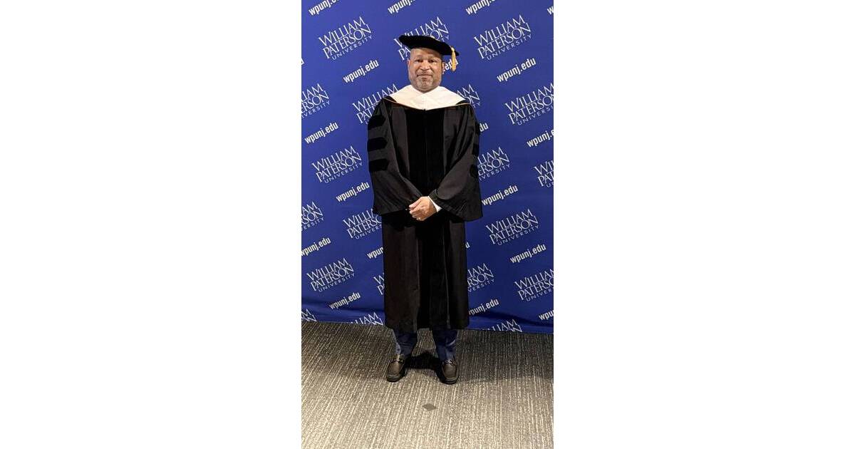 Senator Benjie E. Wimberly Delivers Commencement Address and Receives ...