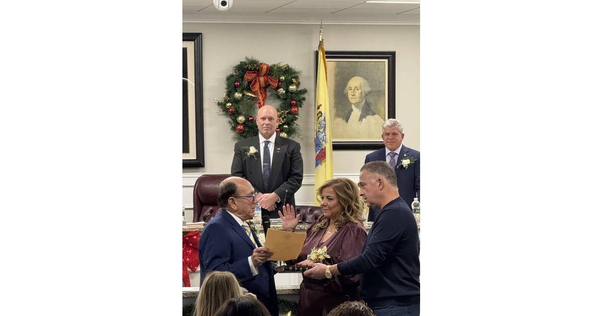 Councilwoman Carolyn Jandoli Gets Sworn in for New Term on East Hanover ...