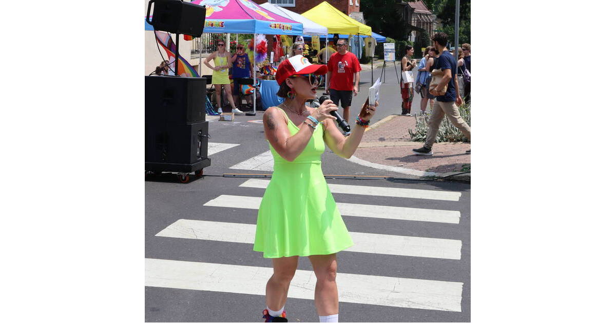 Plenty of ‘Hip Shakin and Heartbreakin’ at Valentine Day’s Eve Show in ...