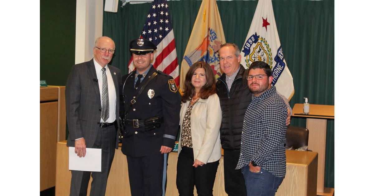 Christopher Forsythe Sworn In as Hawthorne Police Officer | Hawthorne ...