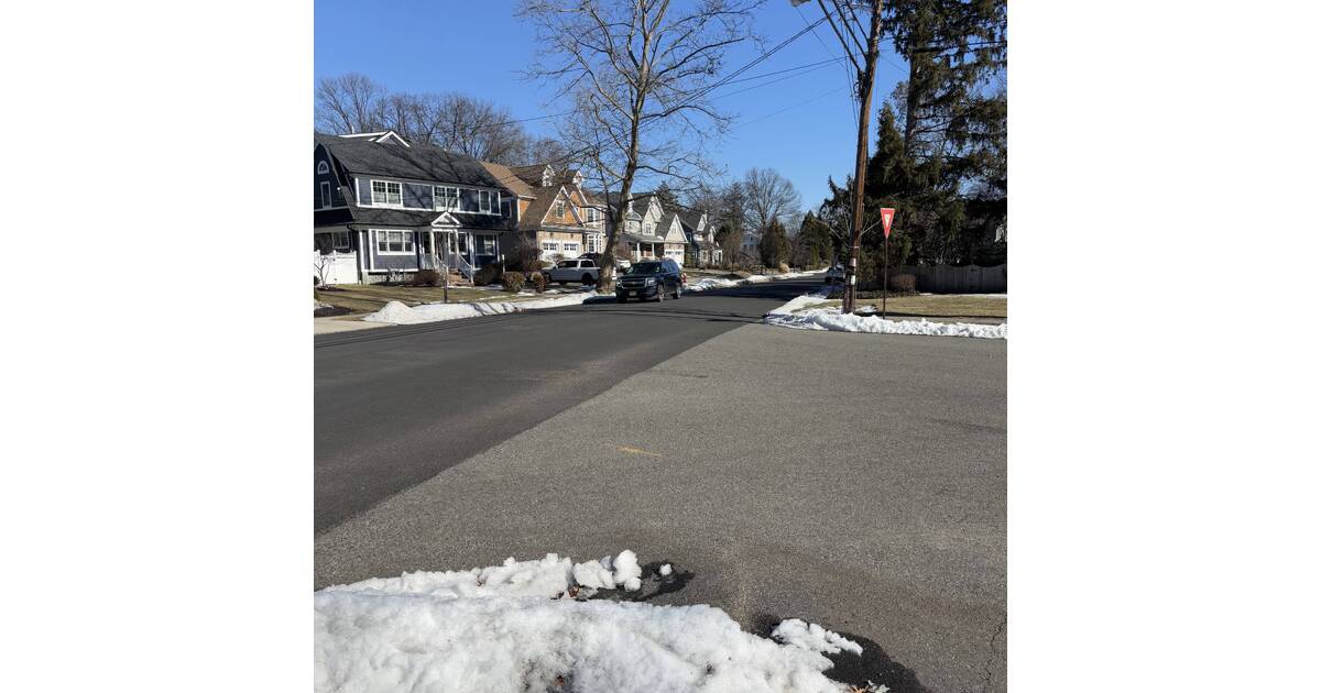 Stop Sign Proposed for Benson Place Near South Chestnut Merge ...