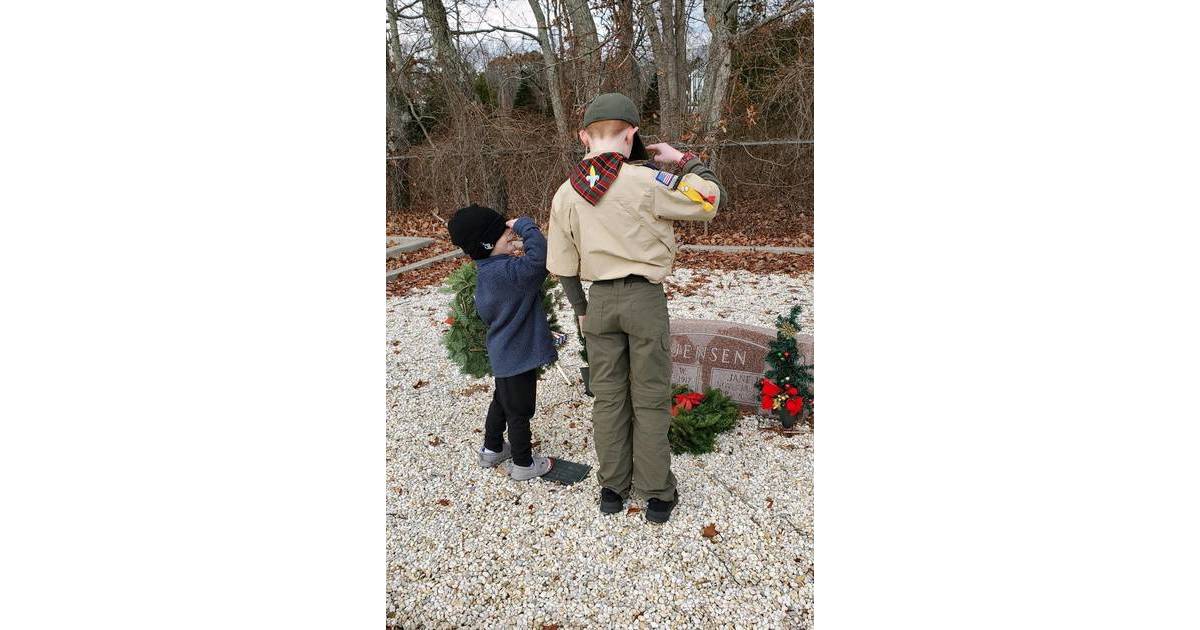 Manahawkin Cub Scouts Pack 61 Lay Wreaths to Honor Veterans During ...