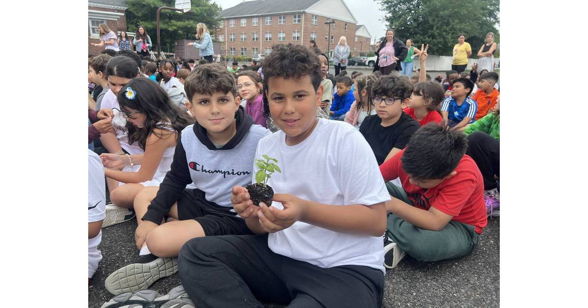 Connecticut Farms Elementary Students Dig into Learning with New School ...