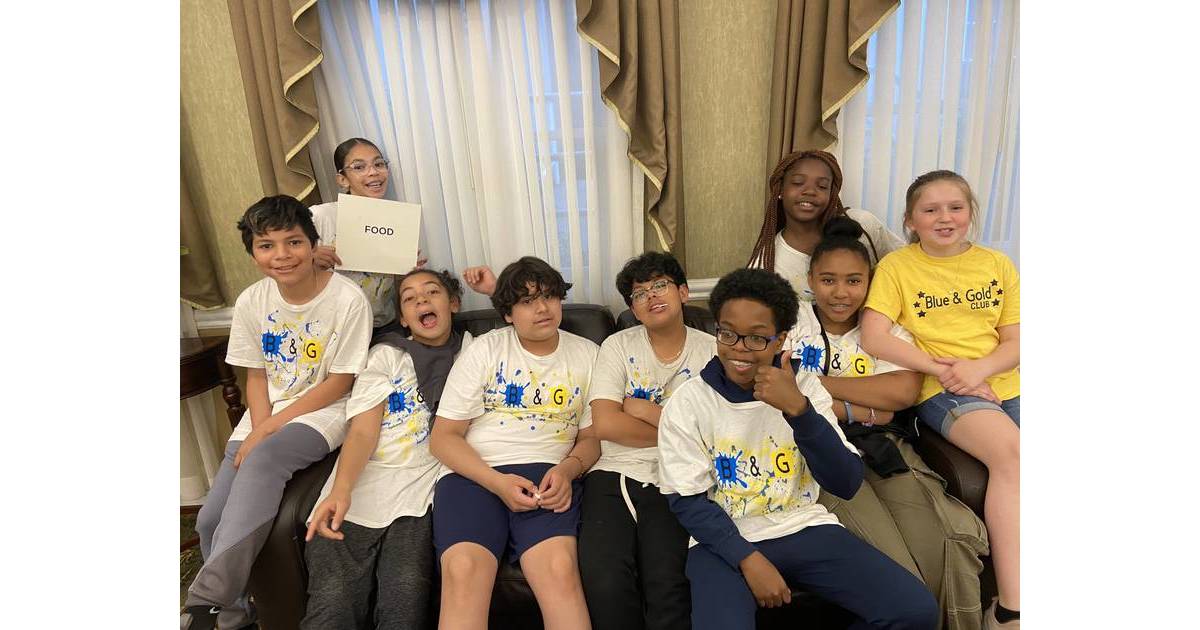 Franklin Elementary School's Blue and Gold Club Spreads Cheer at ...