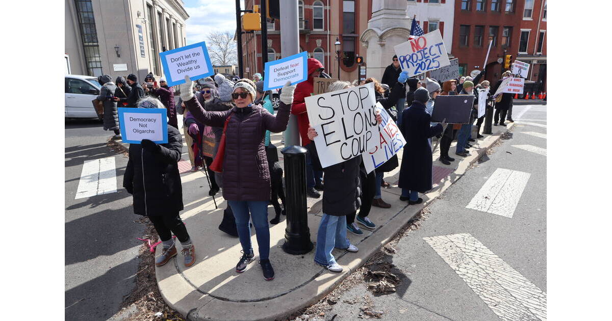 At Presidents Day Rally in Doylestown, Hundreds Protest Trump ...