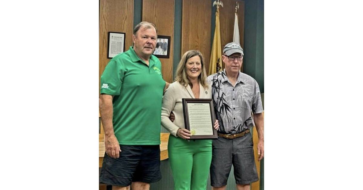 Business Owners Ed and Kevin Kelly of Kelly's Tavern Receive ...