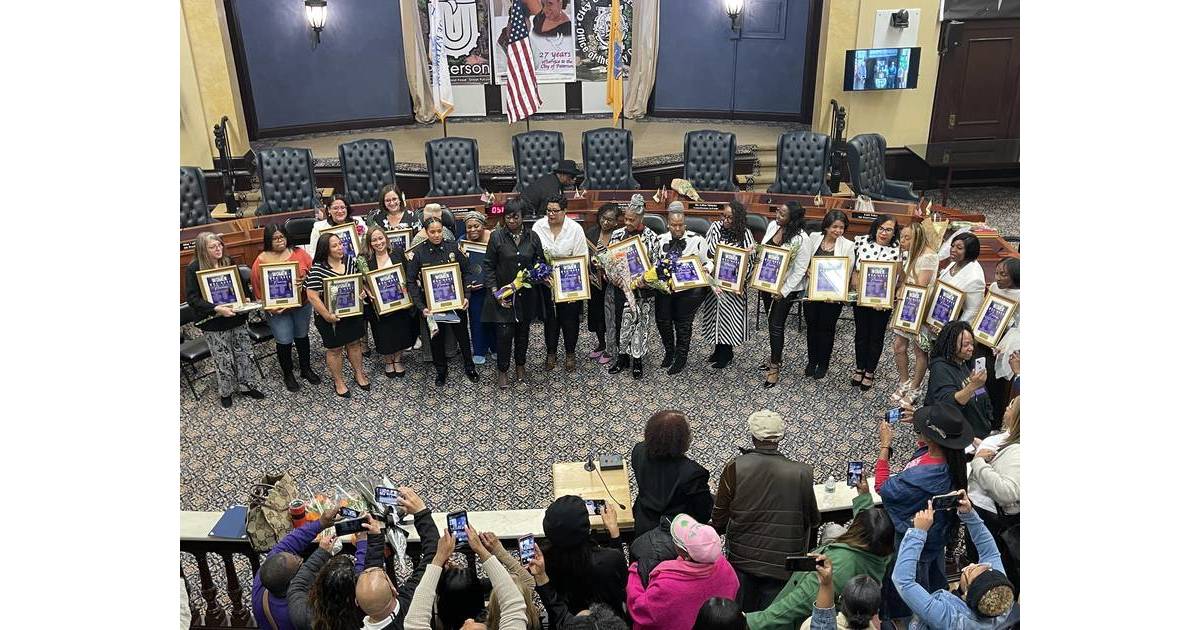 Councilwoman Dr. Lilisa Mimms Honors 22 Women at Annual 'Women Who Rock ...